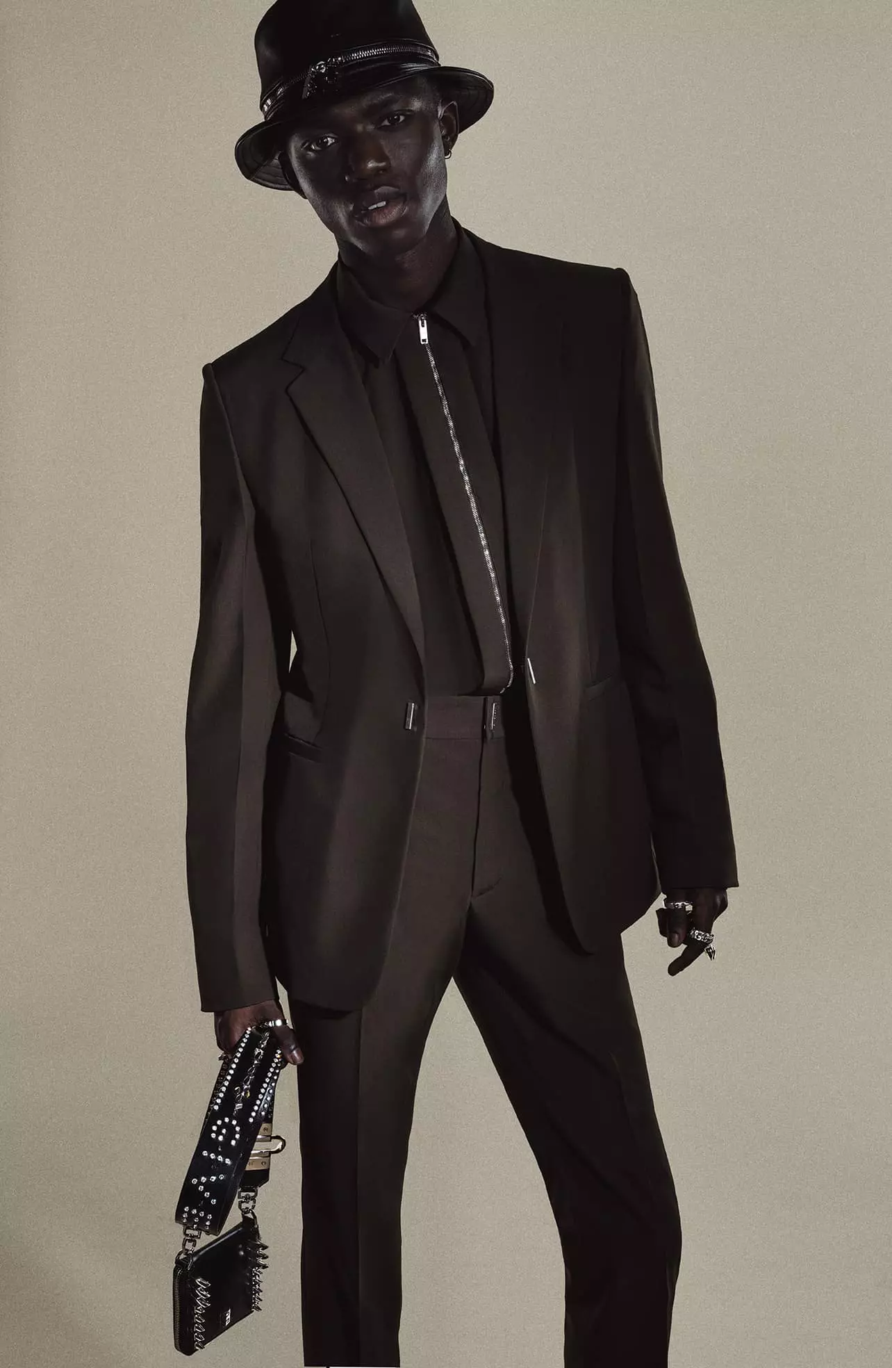 Givenchy Pre-Fall '21 Metyu M. Uilyams tomosha qilish kerak bo'lgan biri ekanligini tasdiqlaydi 2962_26