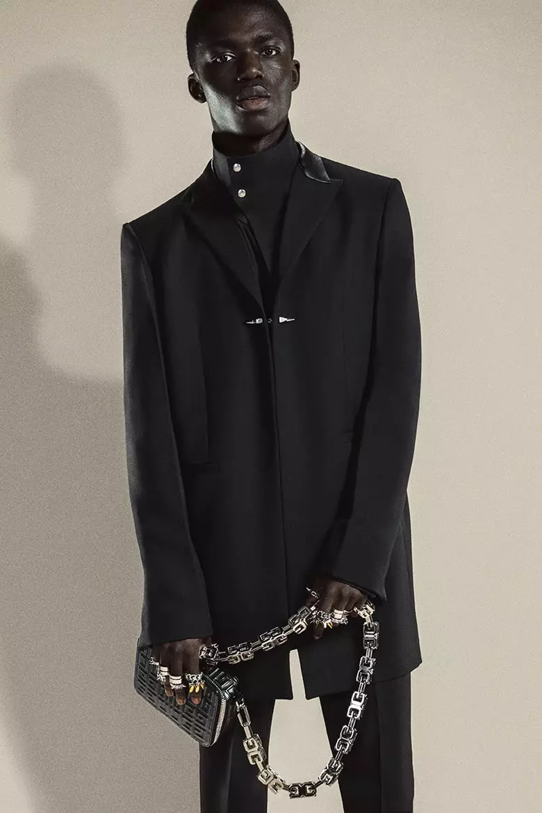 Givenchy Pre-Fall '21 Metyu M. Uilyams tomosha qilish kerak bo'lgan biri ekanligini tasdiqlaydi 2962_36