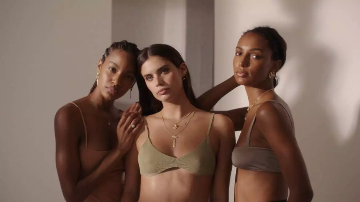 Sara Sampaio, Ebonee Davis & Jas Sun Yi Shirye-shiryen Hutu, Darussan Rayuwa, Da Kyawun Halitta