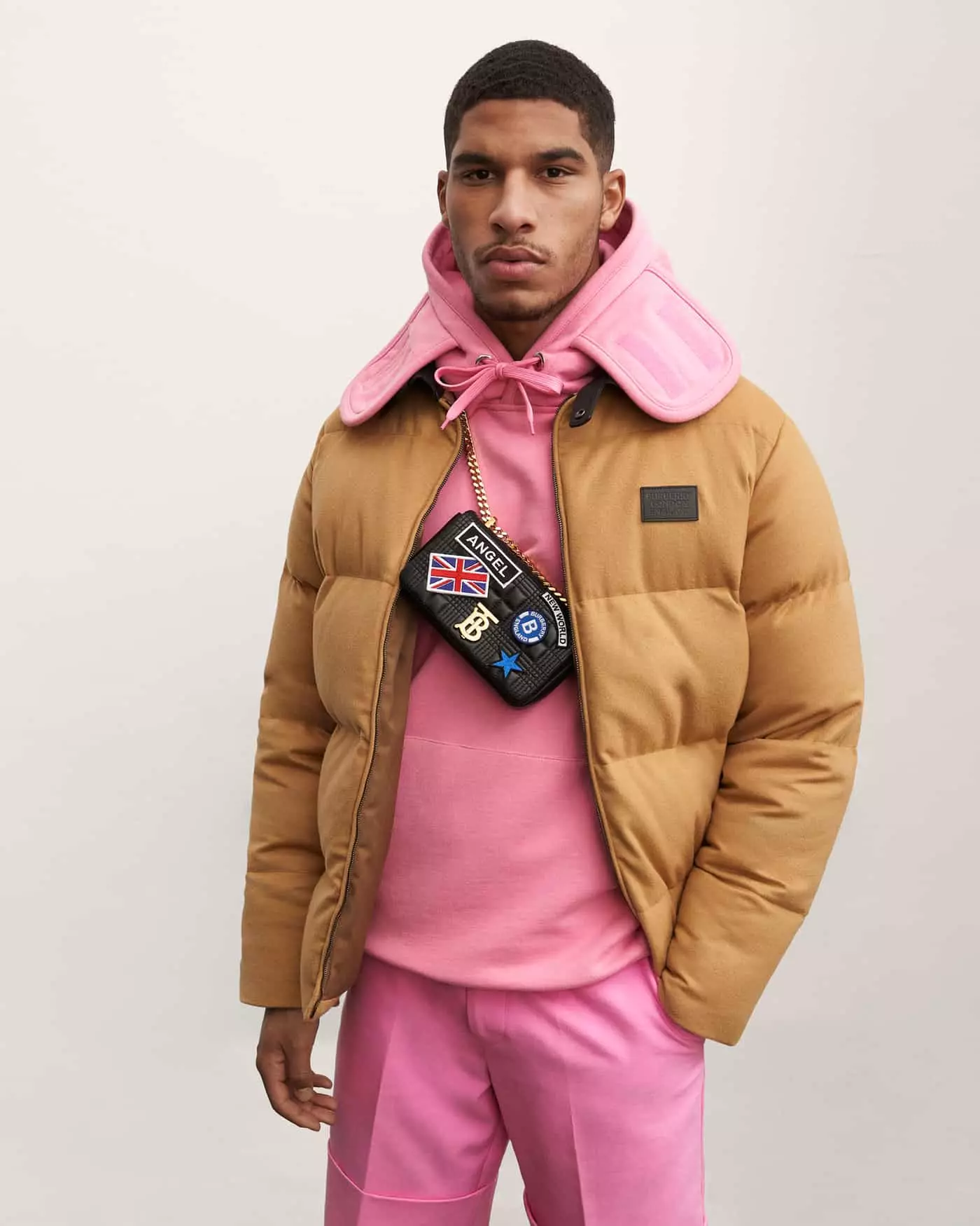 Burberry Pre-Fall '21 er en uniform for utendørs - men ikke slik du kan forestille deg det 2983_12