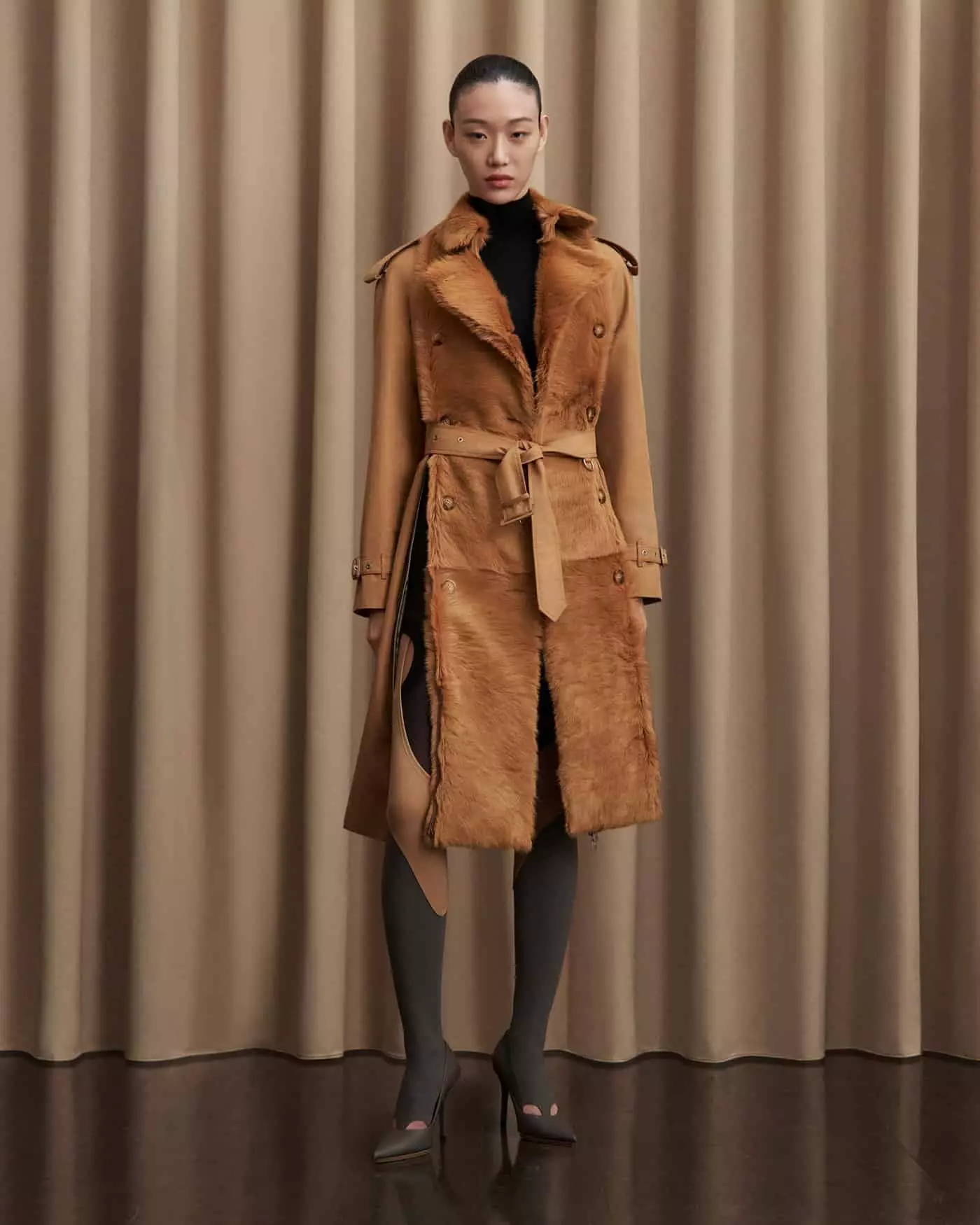 Burberry Pre-Fall '21 - ачык һавада бердәм форма, ләкин сез уйлаганча түгел 2983_20