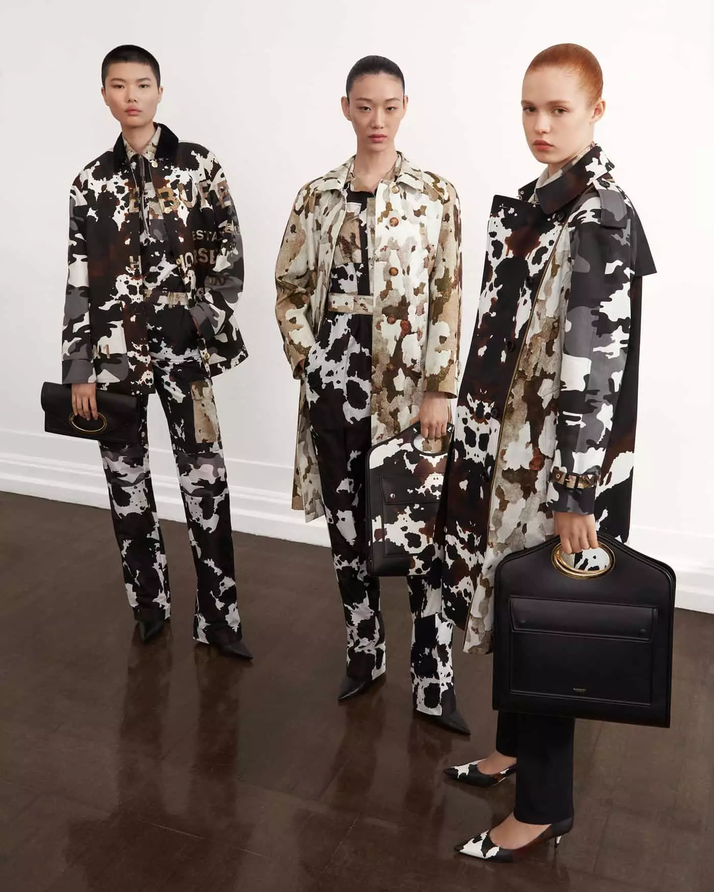 Burberry Pre-Fall '21 er en uniform til udendørs brug - men ikke som du kunne forestille dig det 2983_22