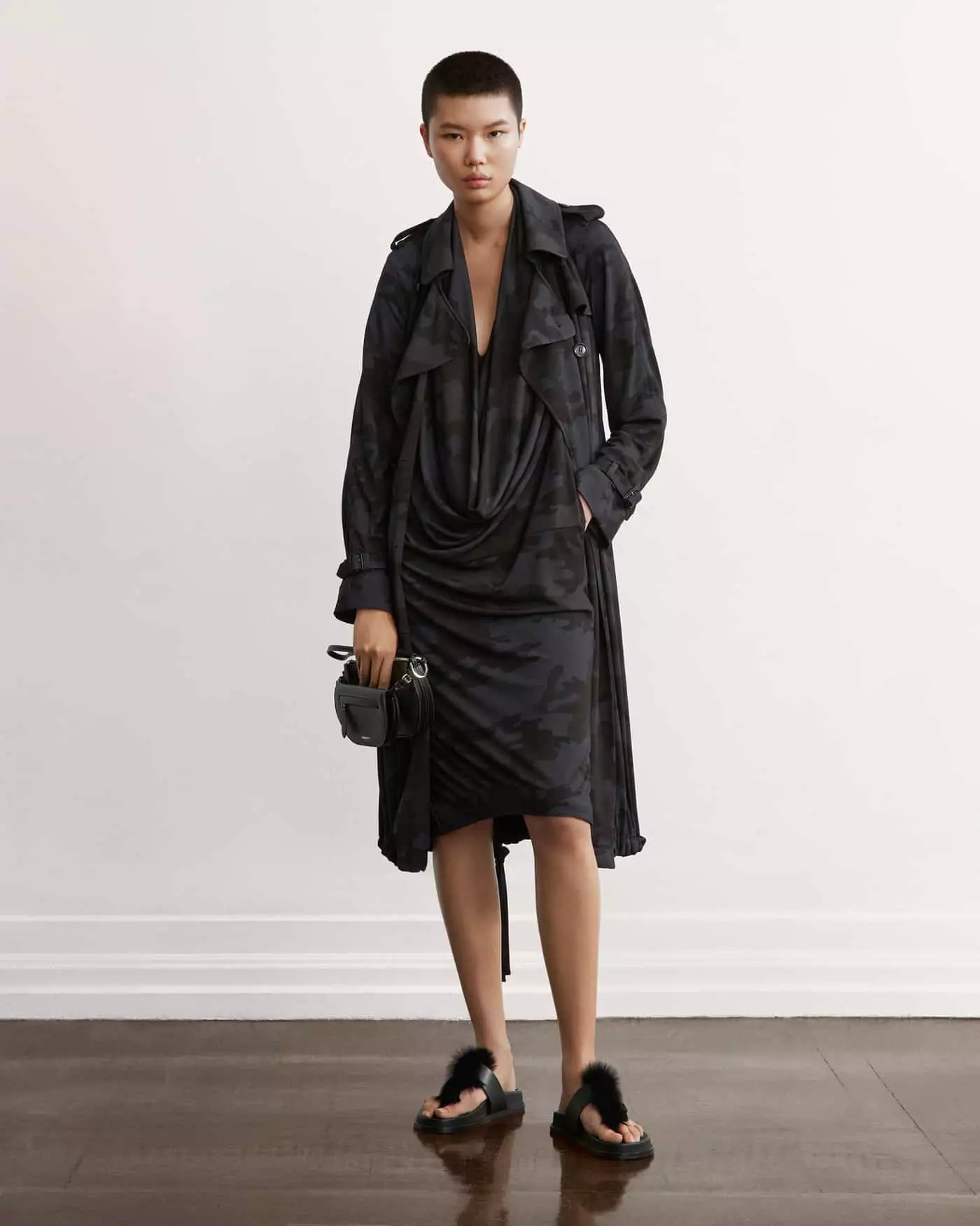 Burberry Pre-Fall '21 açıq havada bir geyimdir, lakin təsəvvür etdiyiniz kimi deyil 2983_24