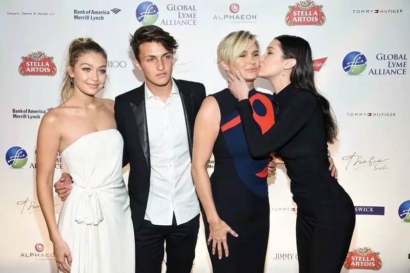 Yolanda Hadid Menjadi Ibu untuk Anak Tiga Anaknya yang Cantik 30100_10