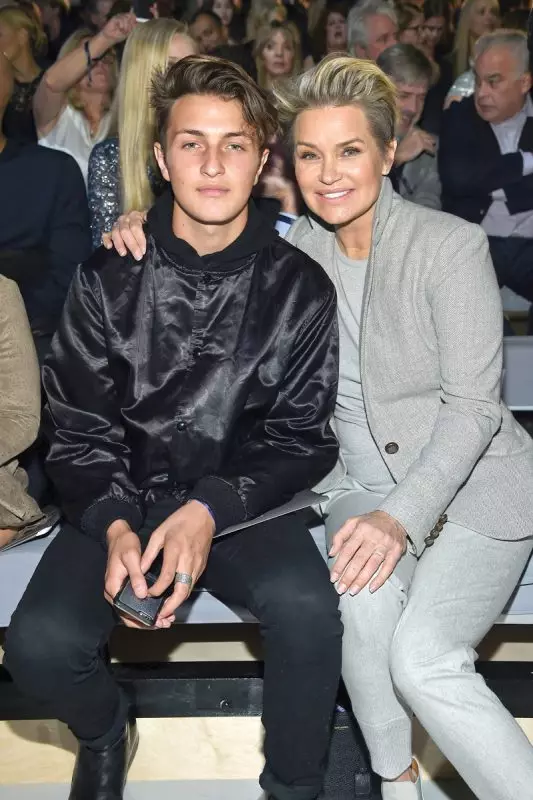 約蘭達·哈迪德 (Yolanda Hadid) 成為她美麗的三胞胎的媽媽 30100_4