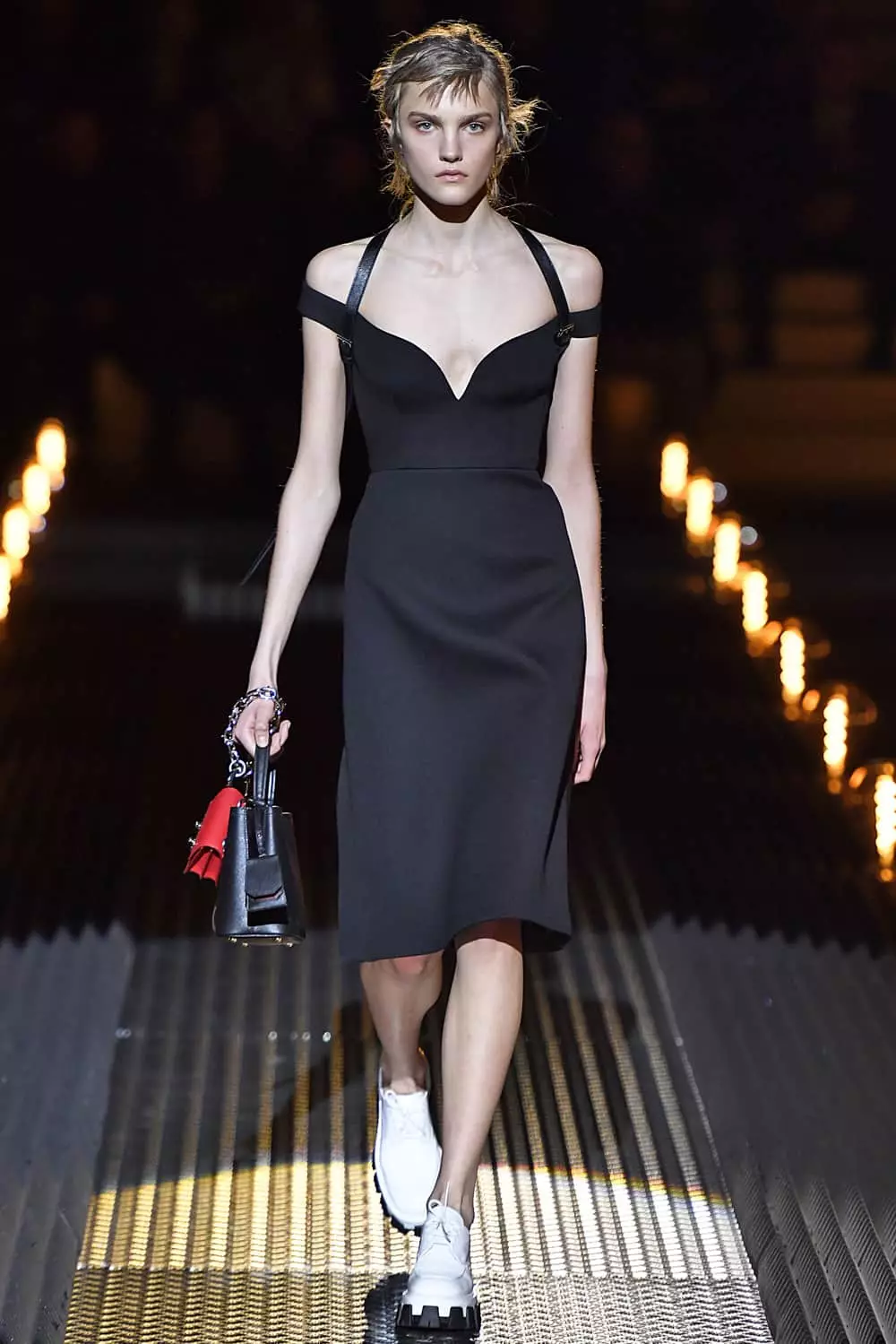 Dath! Uigeacht! Gigi! Kaia! Féach Every Look From Prada’s Latest Show 30266_13