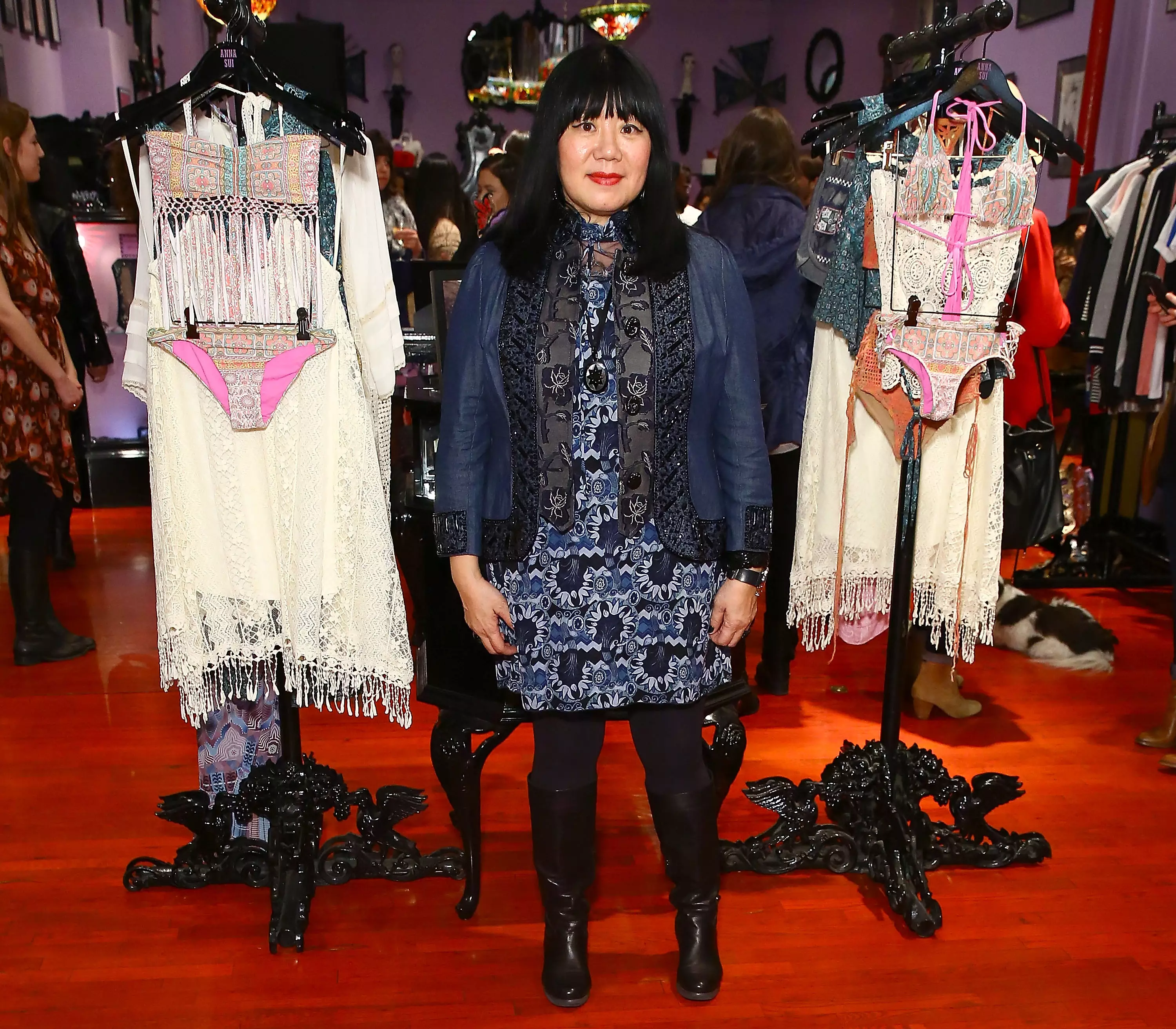 Përmbledhja e përditshme: Anna Sui shkon elegant në surfer, ndryshime të mëdha për markën e Jessica Simpson