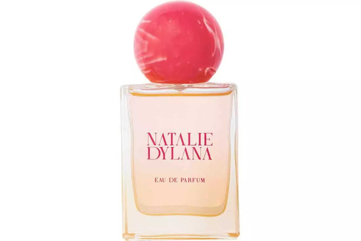 Elección do editor: Natalie Dylana, o primeiro perfume das irmás Suárez