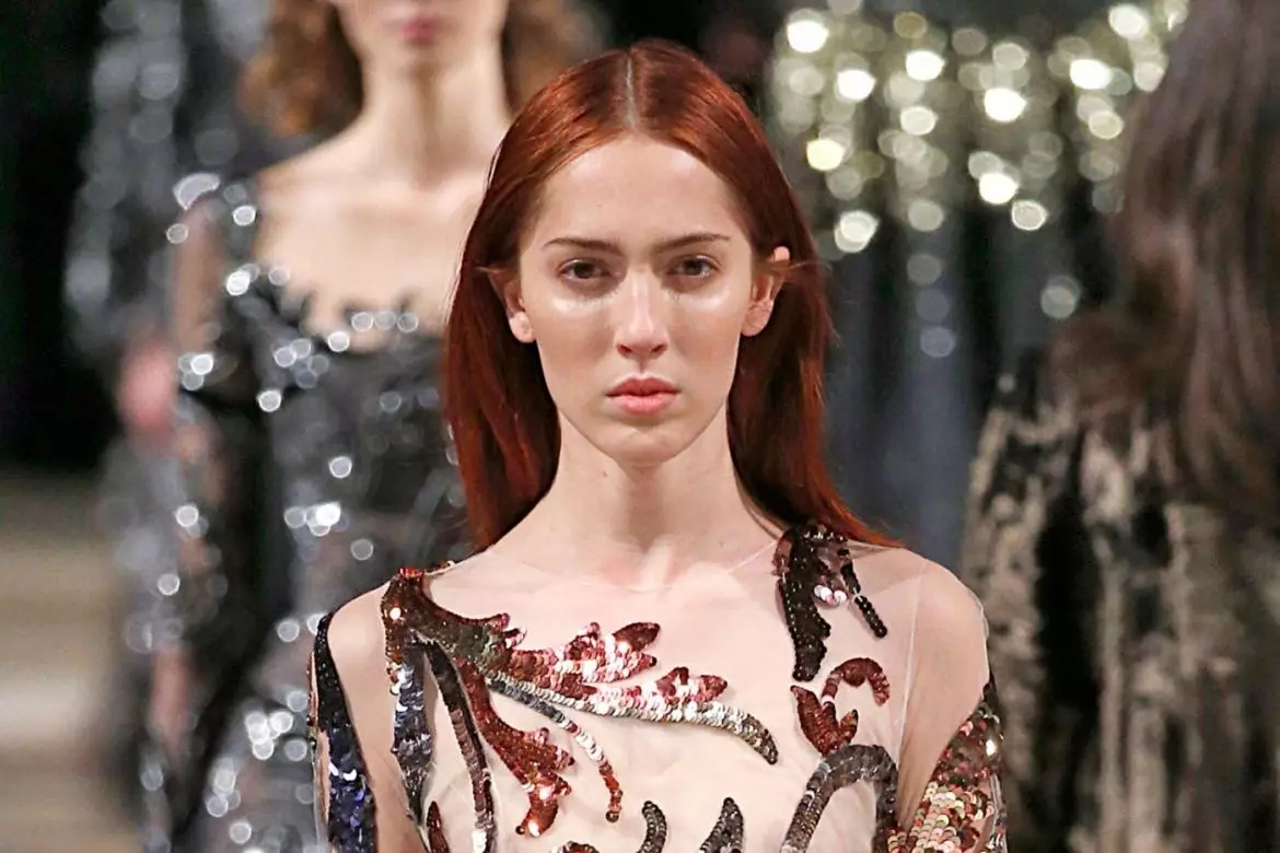 Model Teddy Quinlivan noem mode-industrie "'n perfekte plek om seksuele aanranding te pleeg"