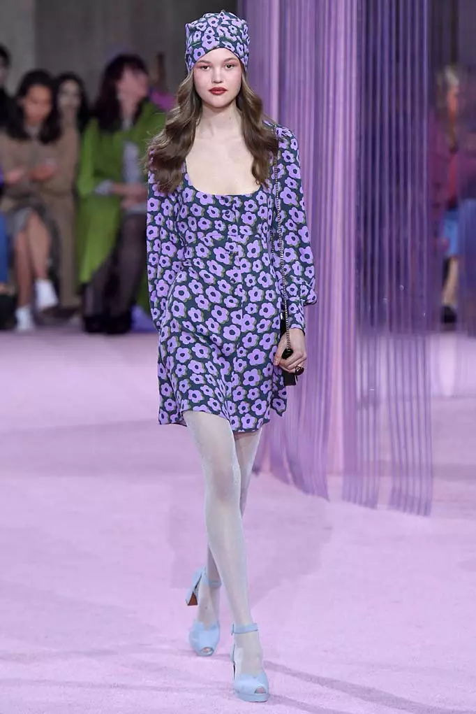 Nicola Glass Trafas Ŝian Paŝon Kun Triumfa Dua Runway Show por Kate Spade 31885_35