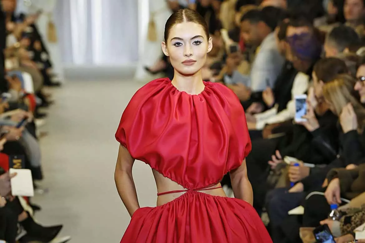 Brandon Maxwell's Elegant uye Emotional Fall 2019 Fashion Show