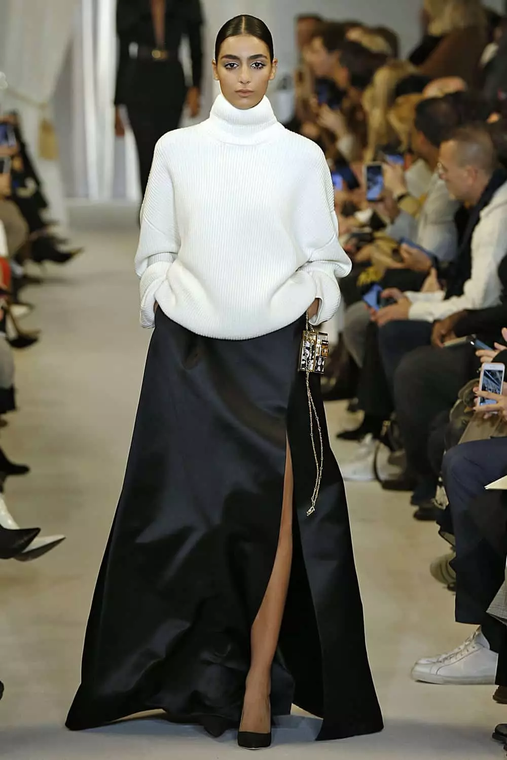 Maonyesho ya Mitindo ya Kifahari na Hisia ya Brandon Maxwell 2019 31901_11