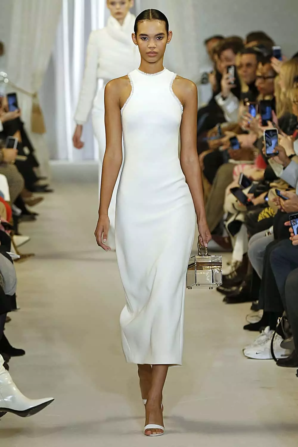 Letšoao la feshene la 2019 la Brandon Maxwell's Elegant and Emotional Falls 31901_18