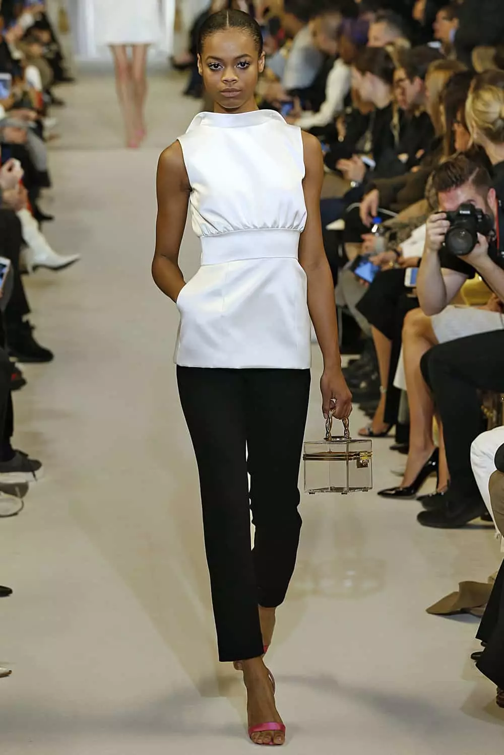 Letšoao la feshene la 2019 la Brandon Maxwell's Elegant and Emotional Falls 31901_23