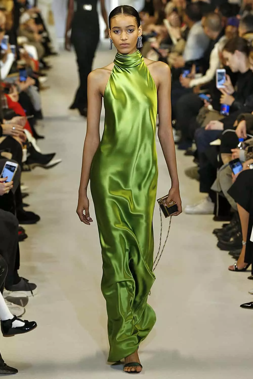 Letšoao la feshene la 2019 la Brandon Maxwell's Elegant and Emotional Falls 31901_32