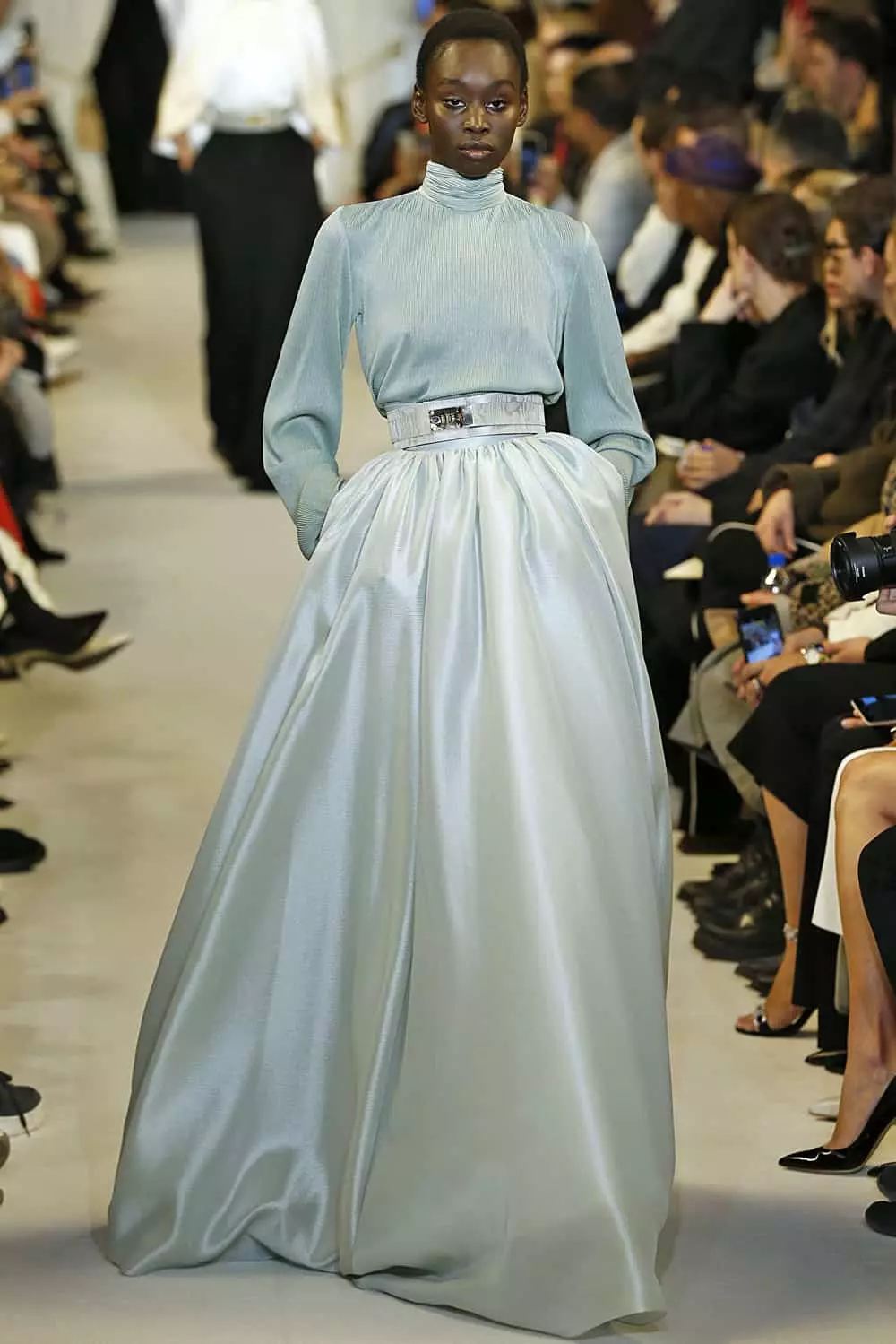 La Eleganta kaj Emocia Aŭtuno 2019-Modo Show de Brandon Maxwell 31901_35