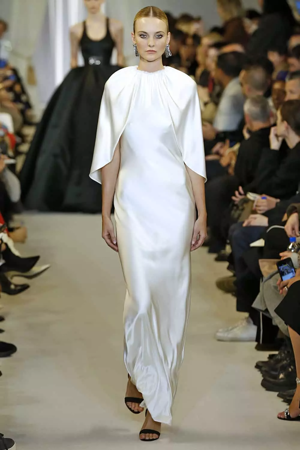 Letšoao la feshene la 2019 la Brandon Maxwell's Elegant and Emotional Falls 31901_38