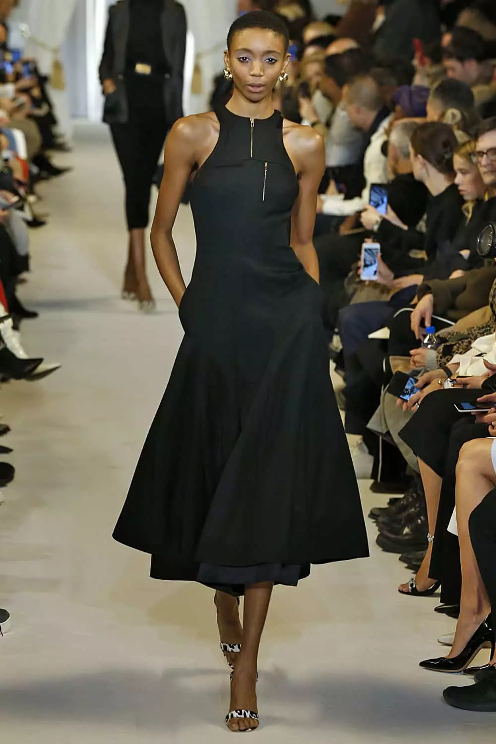 Prezentarea de modă elegantă și emoționantă de toamnă 2019 a lui Brandon Maxwell 31901_6