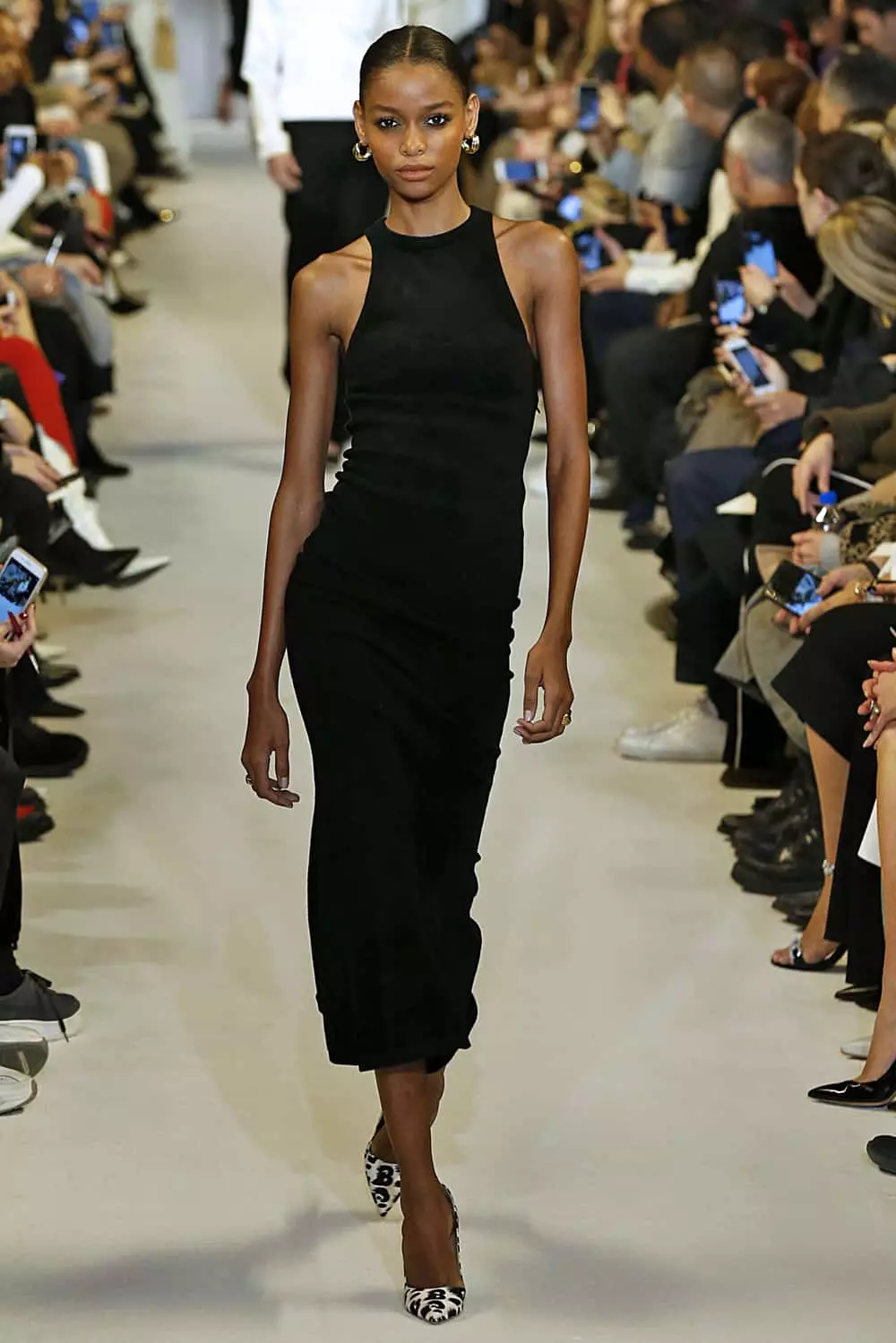 Brandon Maxwell-en 2019ko udazkeneko moda desfile dotore eta emozionala 31901_8