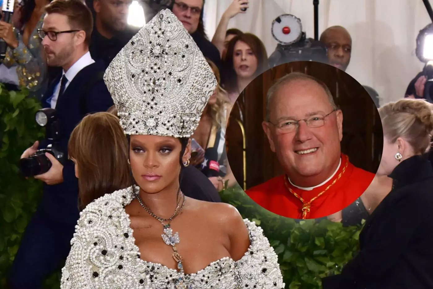 这位天主教红衣主教将他的帽子借给了蕾哈娜参加 Met Gala