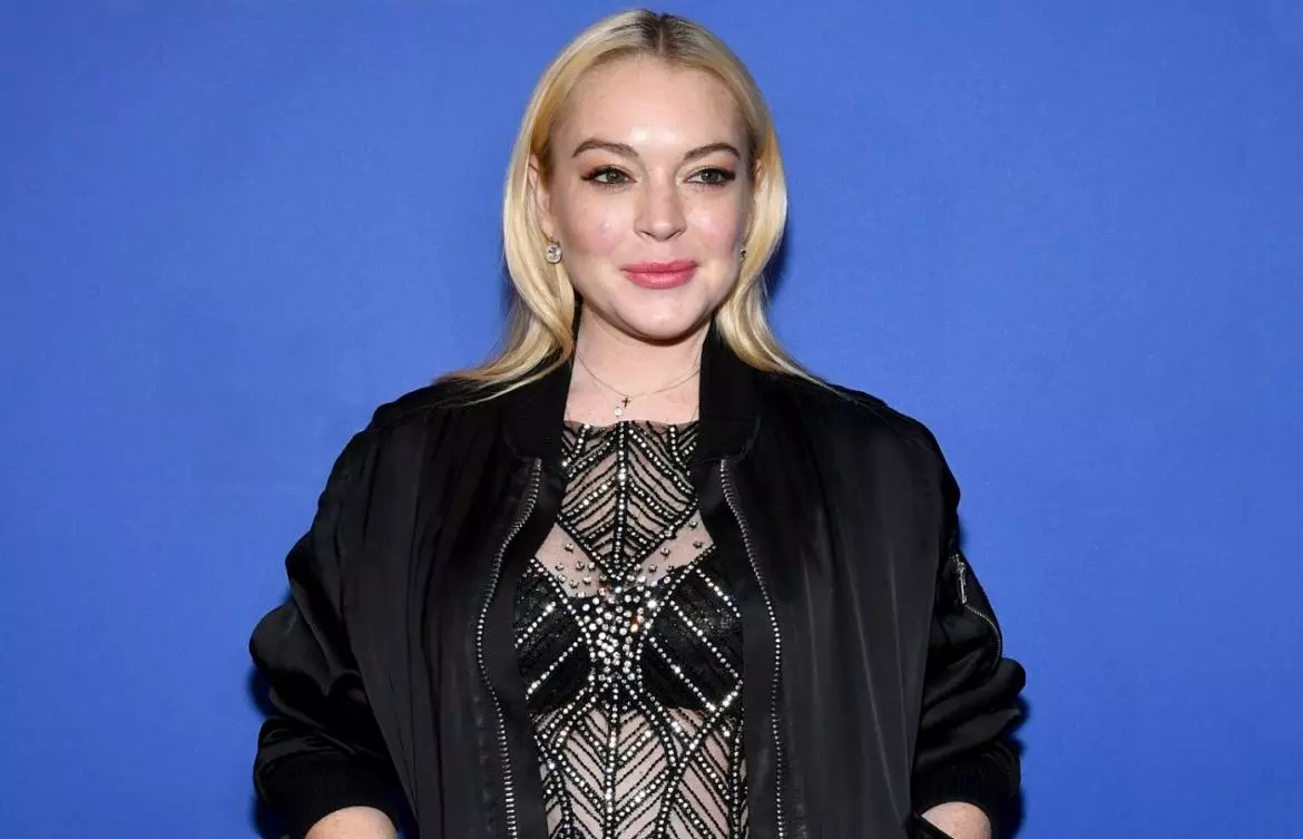 Lindsay Lohan om in eilân yn Dubai te ûntwerpen, Yolanda Hadid praat oer it ferheegjen fan trije modelbern 32555_1