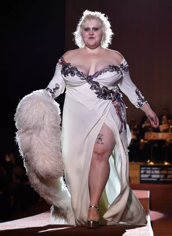 Beth Ditto šeta pistom Marc Jacobsa 32691_5