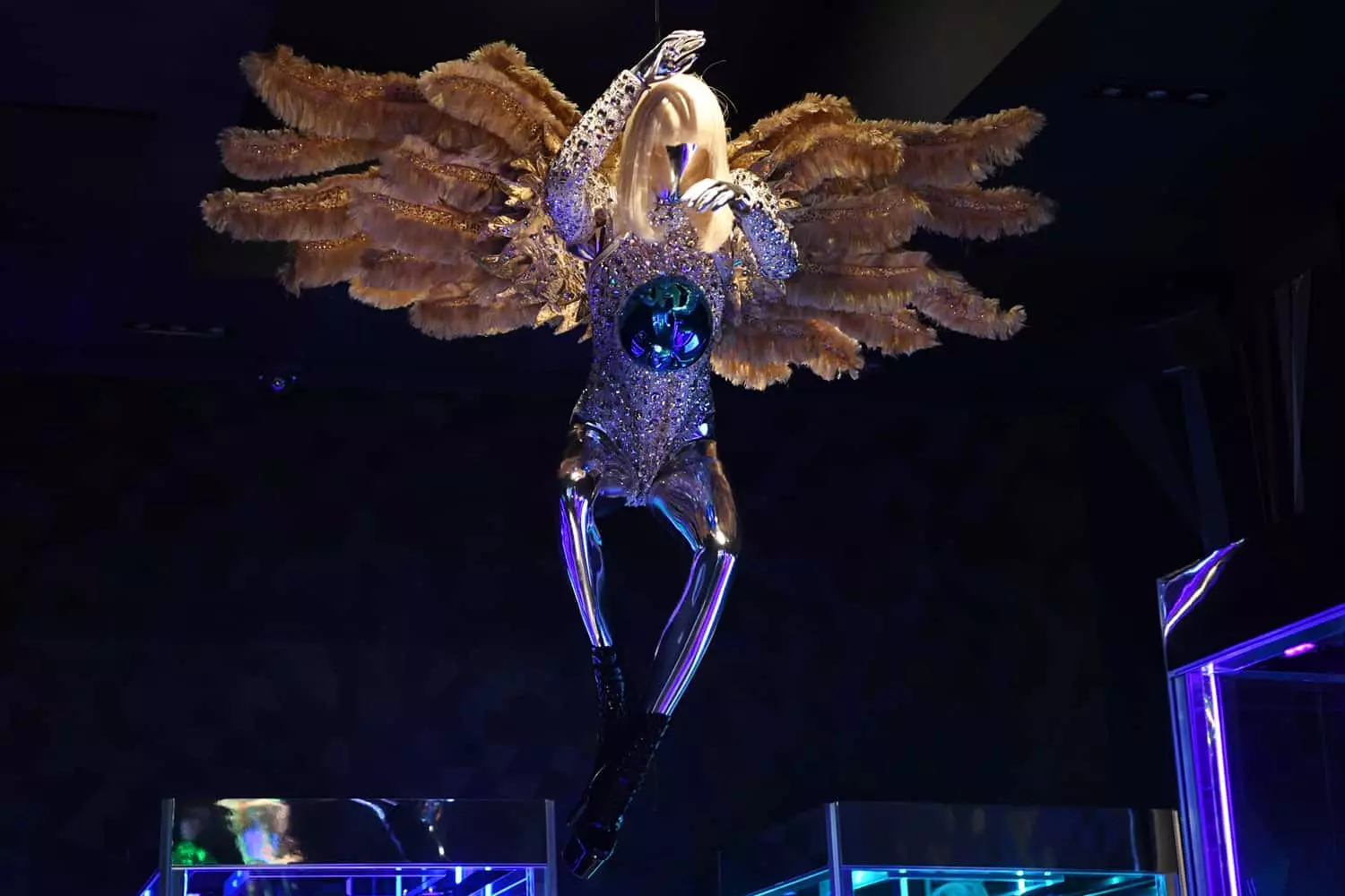 Леди Гага яңа Лас-Вегас экспонаты эчендә адым 32754_12