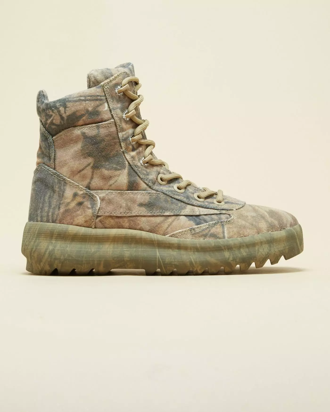 Mae Kanye West Is Being Sued Over Yeezy’s Camo Print 32996_8