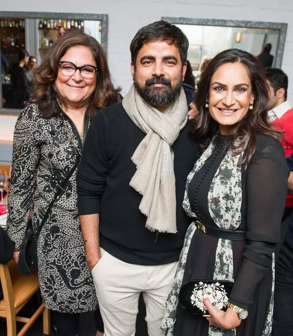 Sabyasachi Mukherjee ve Pottery Barn Host Holiday Collection Akşam Yemeği