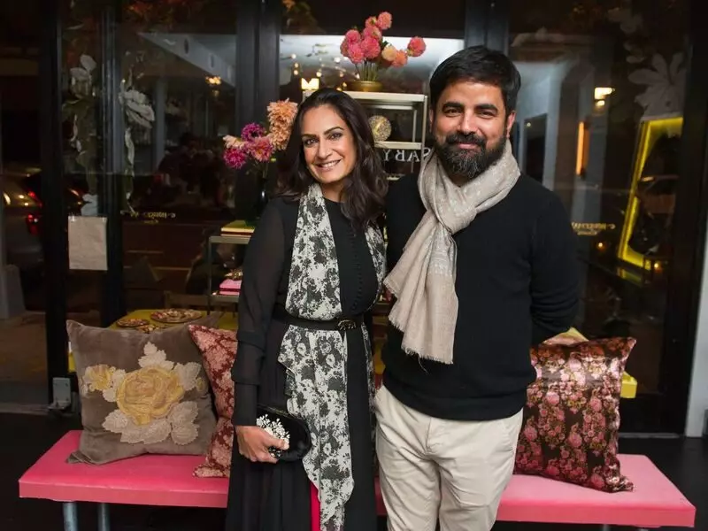 Sabyasachi Mukherjee a hrnčiarska stodola hostí sviatočnú večeru 33994_8