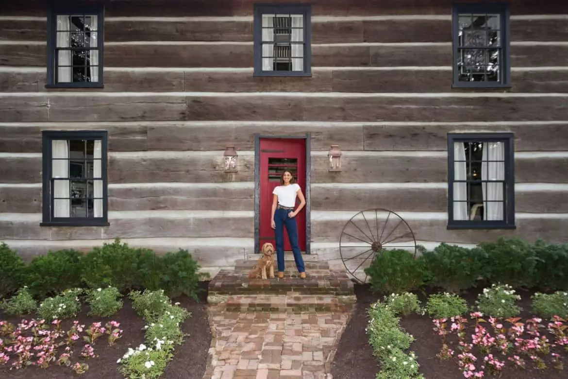 ¡Exclusivo! Haga un recorrido por la casa rústica de Nashville de Taylor Hill, que aparece en la primera portada digital de AD