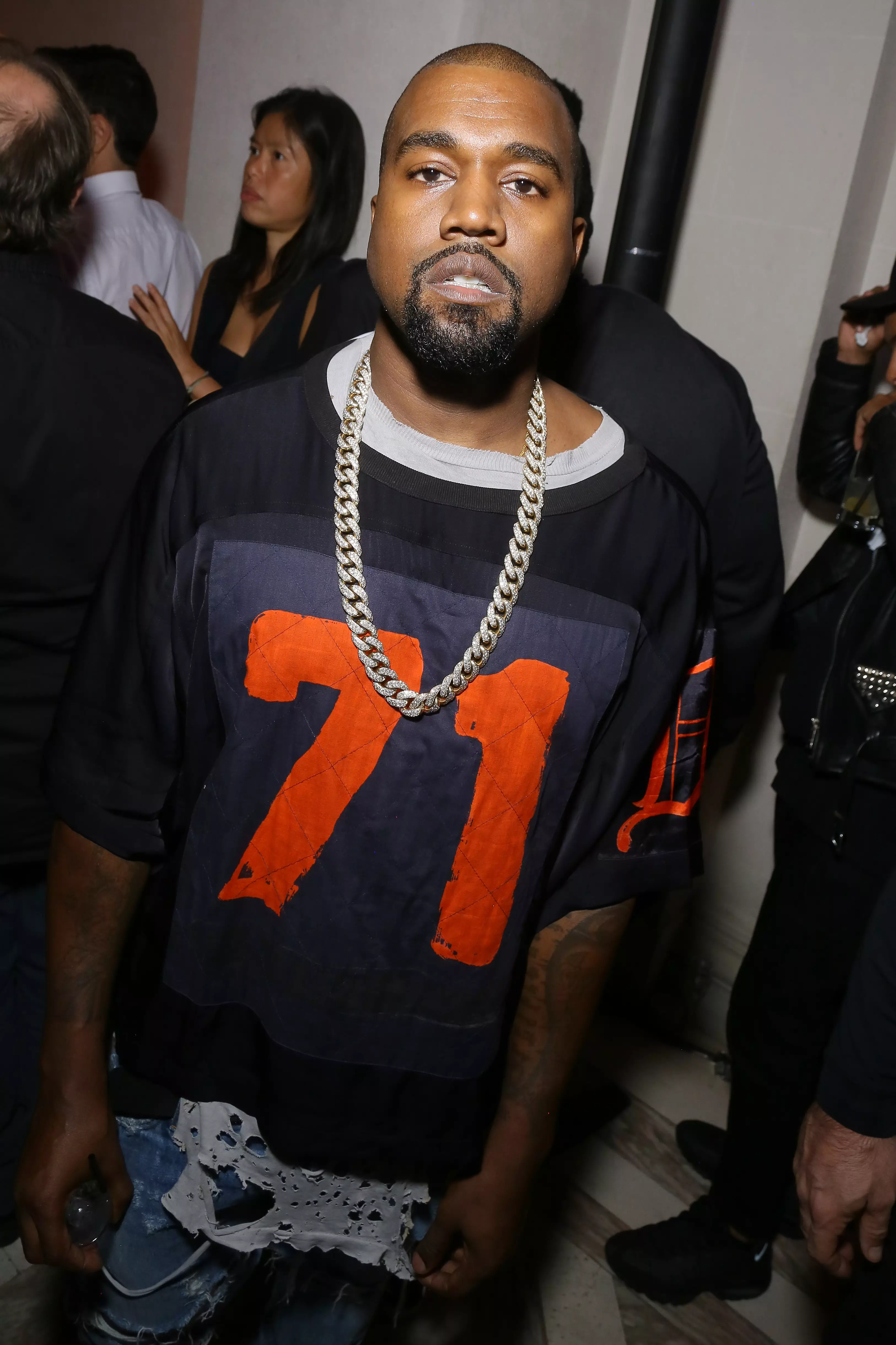 Kanye West hassahana ýerleşdirildi, Gigi Hadid “AMAs Backlash” -a jogap berdi 34005_1