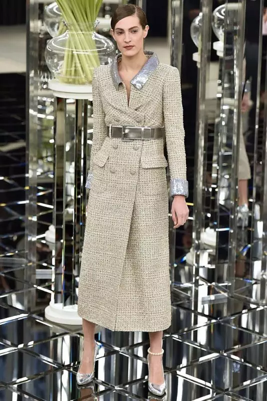 Chanel Haute Couture Spring 2017 میں عکاسی۔ 34013_56