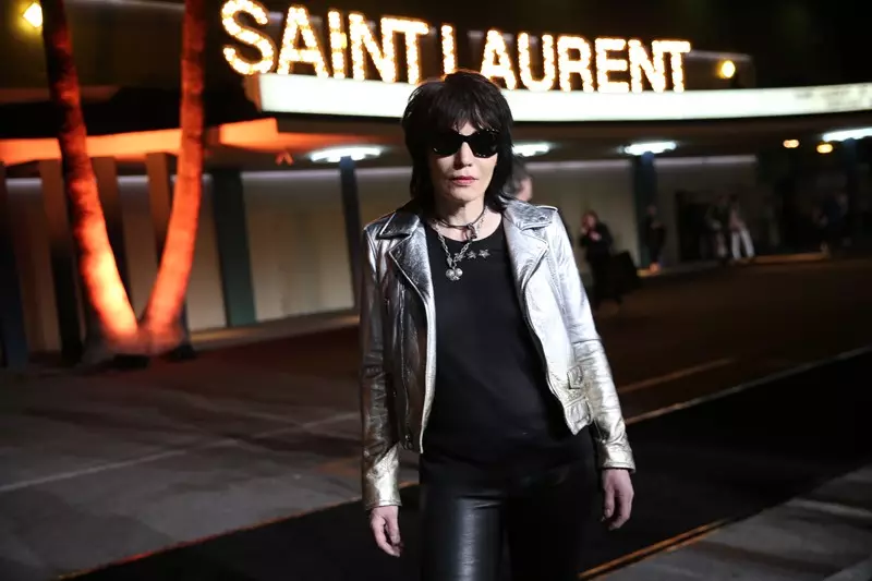 แถวหน้า Star-Studded ของ Hedi Slimane ที่ Saint Laurent 34497_23