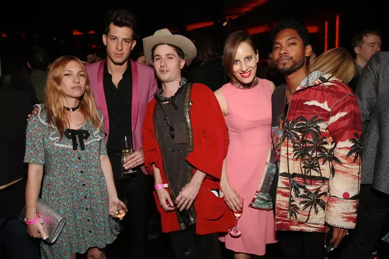 Ang Star-Studded Front Row ni Hedi Slimane sa Saint Laurent 34497_24