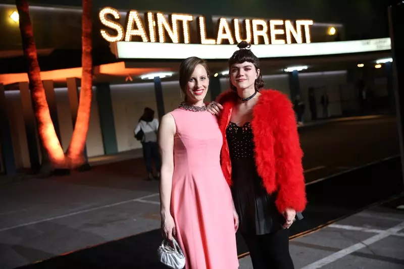 La Star-Studded Front Row de Hedi Slimane ĉe Saint Laurent 34497_33