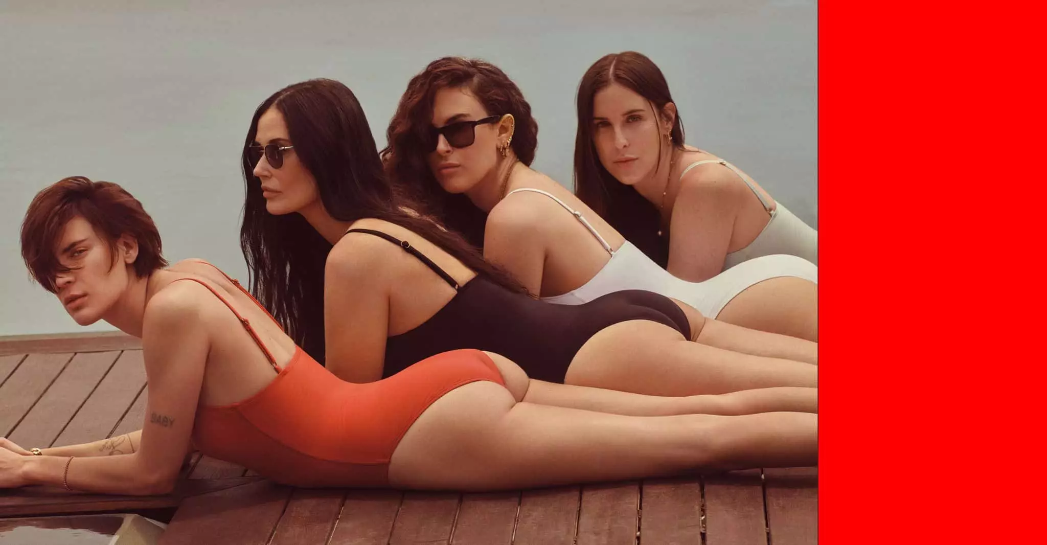 Cov Xov Xwm Txhua Hnub: Selena Gomez Tshaj Tawm Swimwear, Natalie Kingham Tawm Matchesfashion, Hamptons Bash Ntawm Lub Limtiam, Demi Moore & Daughters 'First-ever Campaign, Thiab Ntau! 3459_3