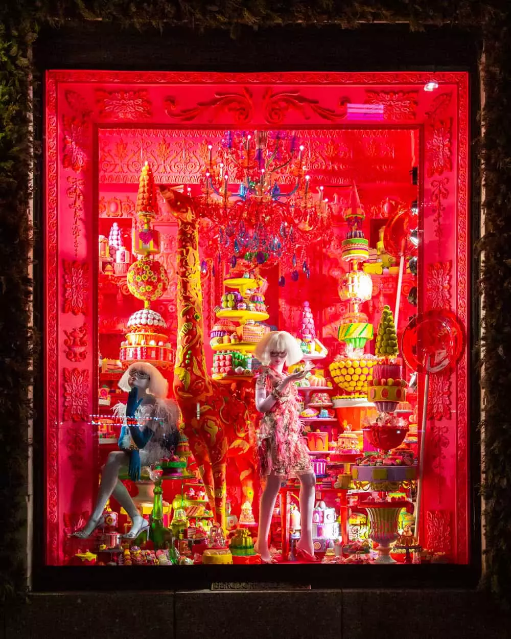 Святкові вікна Bergdorf Goodman, покриті цукерками, подарують вам життя 34986_7