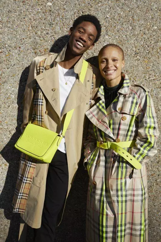 Adwoa Aboah we Juergen Teller Burberry üçin suratlar portfelinde bilelikde işleýärler 35062_2