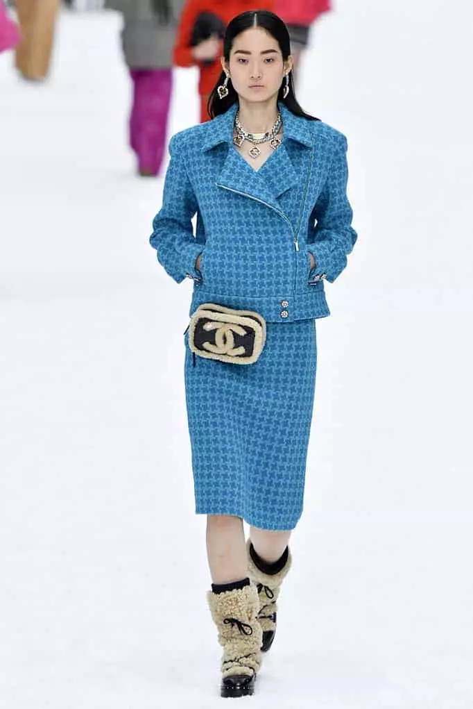 Chanel dia manome voninahitra an'i Karl Lagerfeld, Supreme no tena karohina indrindra ho an'ny 