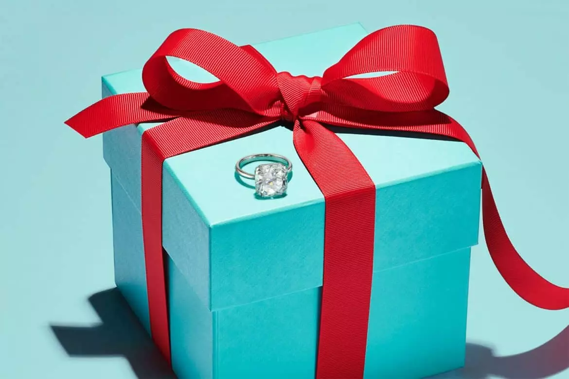 Tiffany ainulaadsete kingituste kollektsioon on lihtsalt. Niisiis. LUKSUS! 36067_1