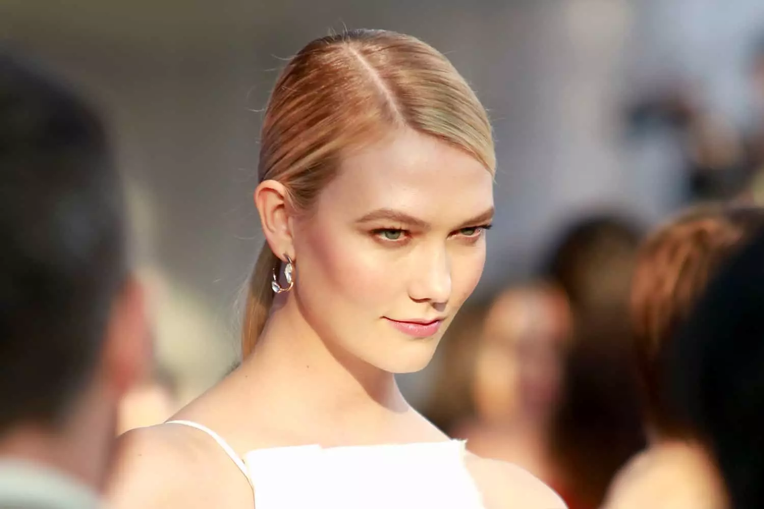 Karlie Kloss comparte máis detalles da súa voda sorpresa