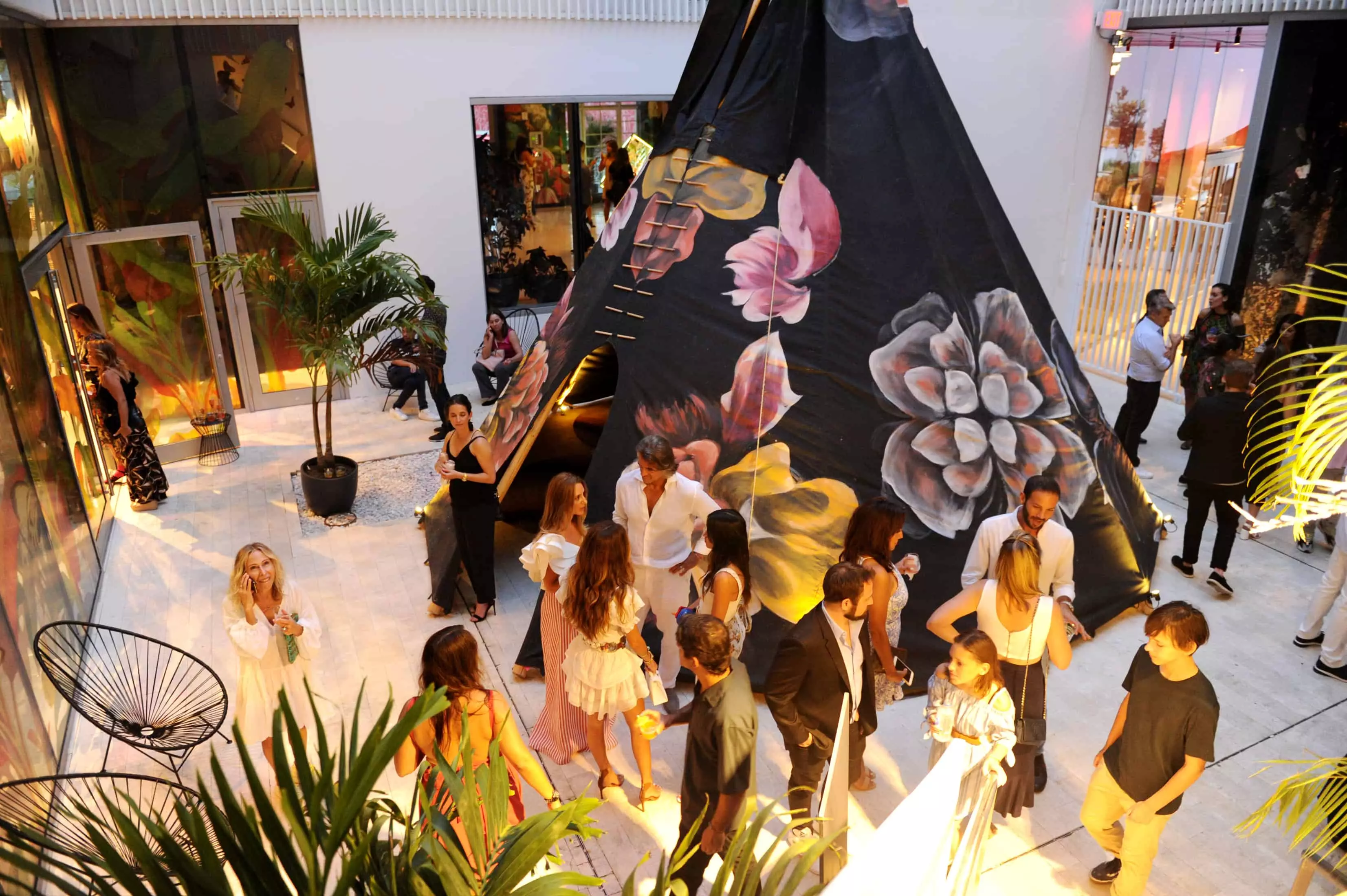 Ipinagdiriwang ng The Daily ang Miami Pop-Up ni Coterie sa Faena Bazaar 36200_2