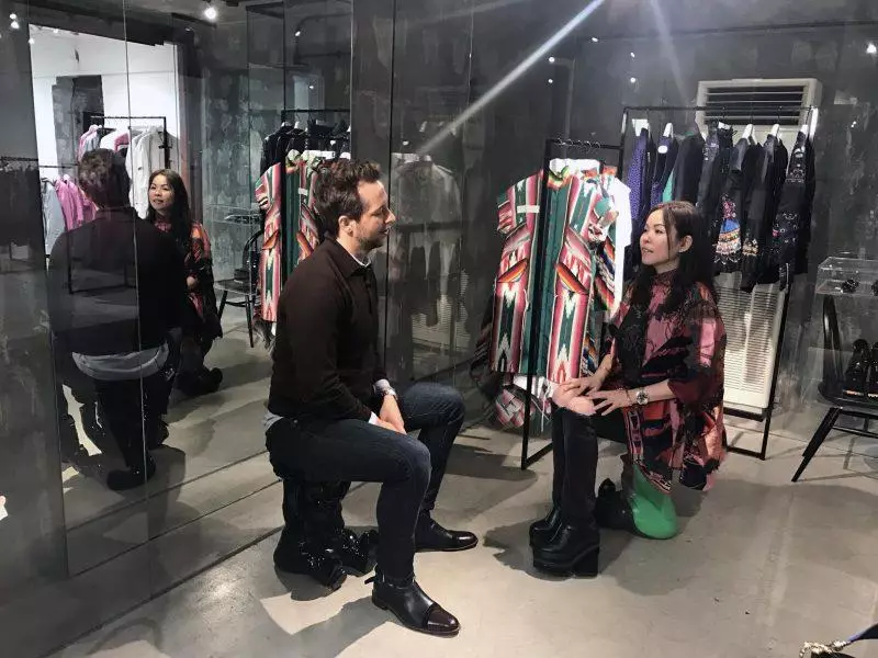 Derek Blasberg a Rei Kawakubo inspirant el seu últim episodi de CNN Style 36341_6