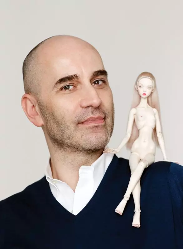 Sko Maestro Fabrizio Viti på att lansera hans namne varumärke och hans Mega Doll Collection 36456_4