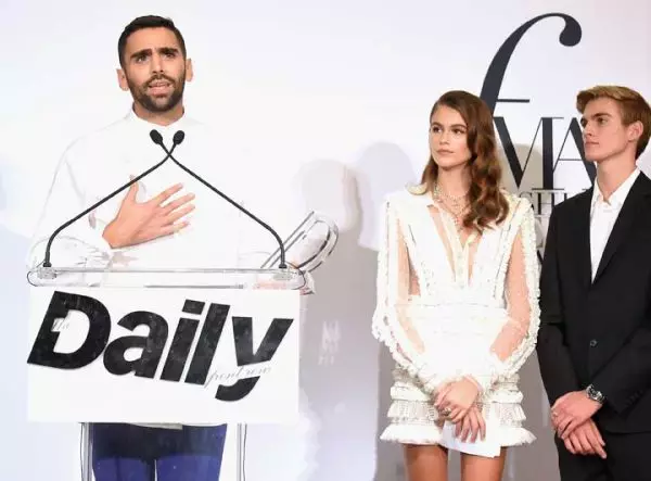 ¡Una noche para recordar! Los mejores momentos de los premios Fashion Media Awards 2017 de The Daily Front Row 36711_2