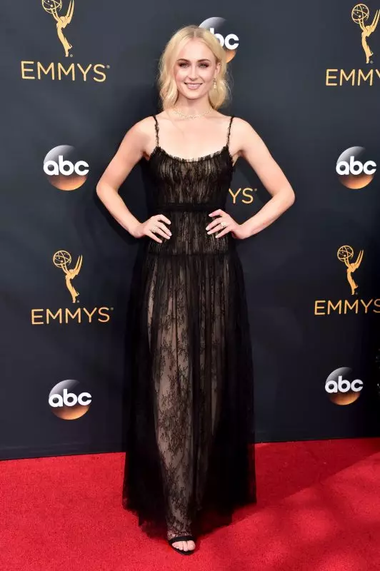 Merle Ginsberg weaget yn op 'e Emmys' Red Carpet Fashion 3679_14