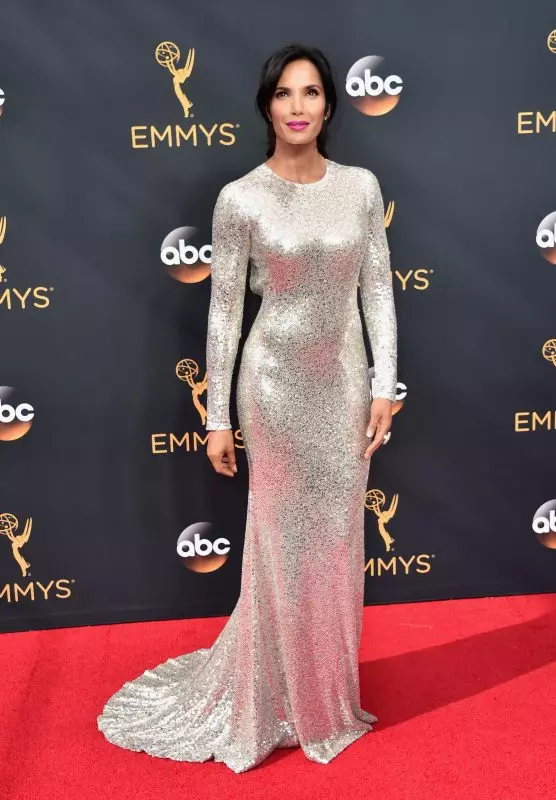 Merle Ginsberg weaget yn op 'e Emmys' Red Carpet Fashion 3679_19