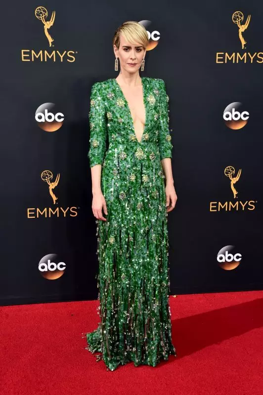 Merle Ginsberg weaget yn op 'e Emmys' Red Carpet Fashion 3679_2