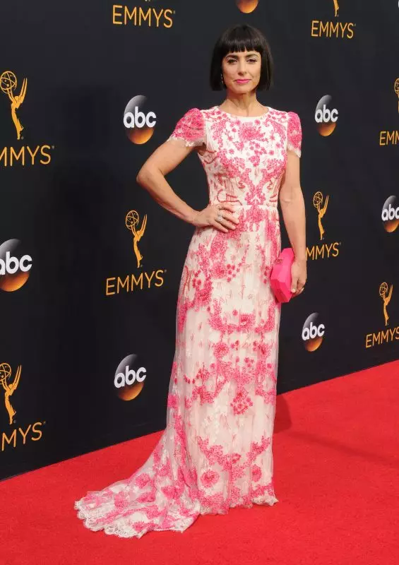 Merle Ginsberg weaget yn op 'e Emmys' Red Carpet Fashion 3679_28